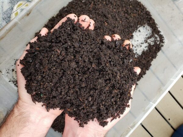 How to Harvest Worm Castings from a Simple Worm Compost Bin ~ Homestead and Chill