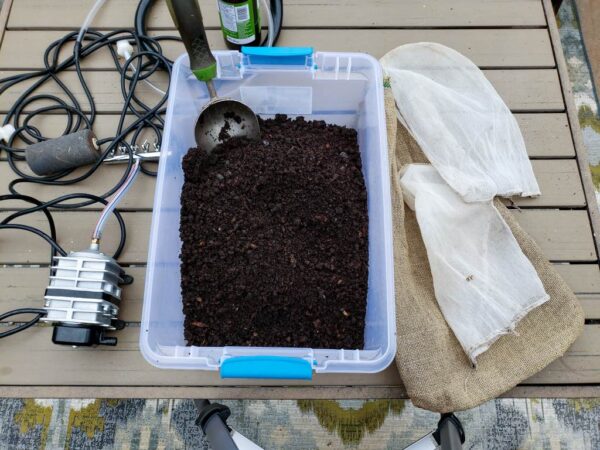 How to Make Compost Tea to Fertilize Your Garden (Aerated) ~ Homestead ...