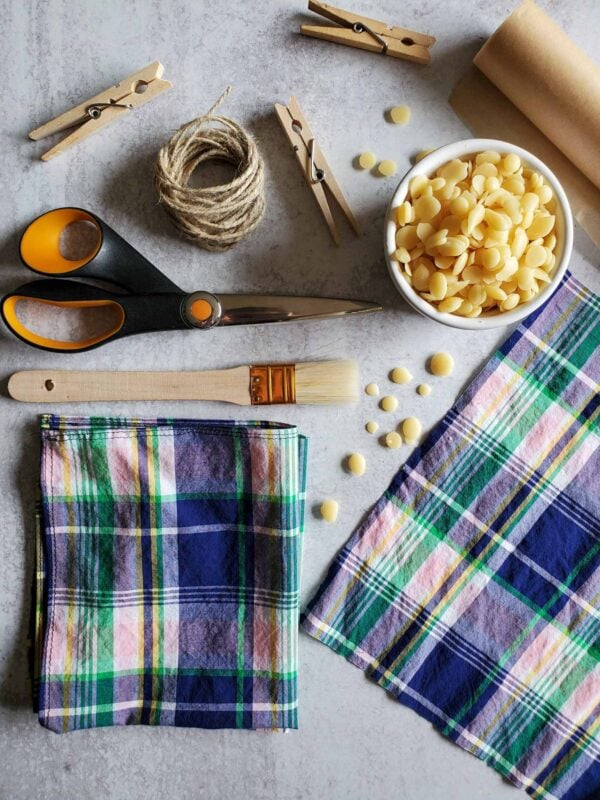 DIY: Easy Homemade Beeswax Wraps (Reusable Food Wraps) ~ Homestead and ...