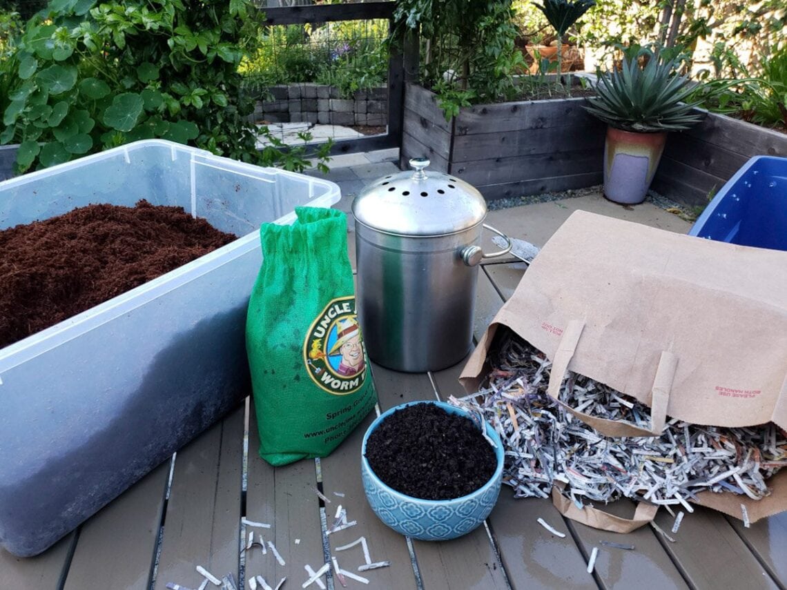 Vermicomposting 101: How to Make a Simple Worm Compost Bin ~ Homestead ...