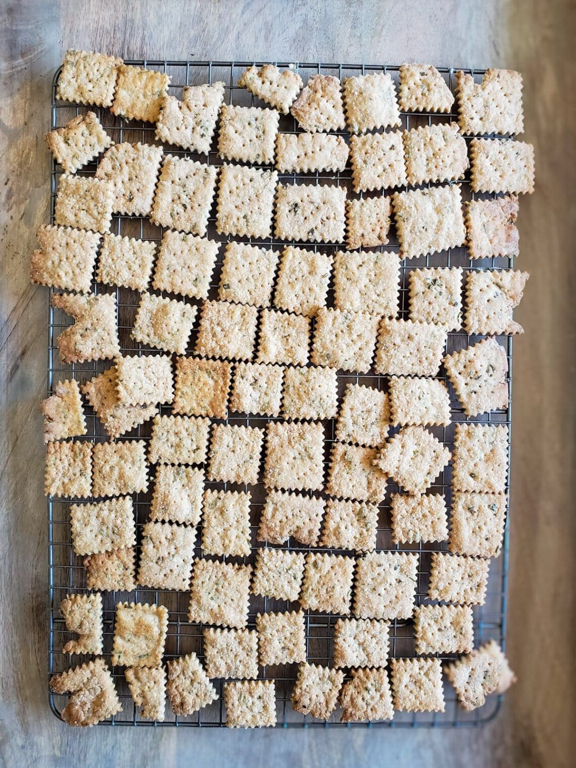 Easy Sourdough Discard Crackers Recipe (Optional Cheese or Herbs ...