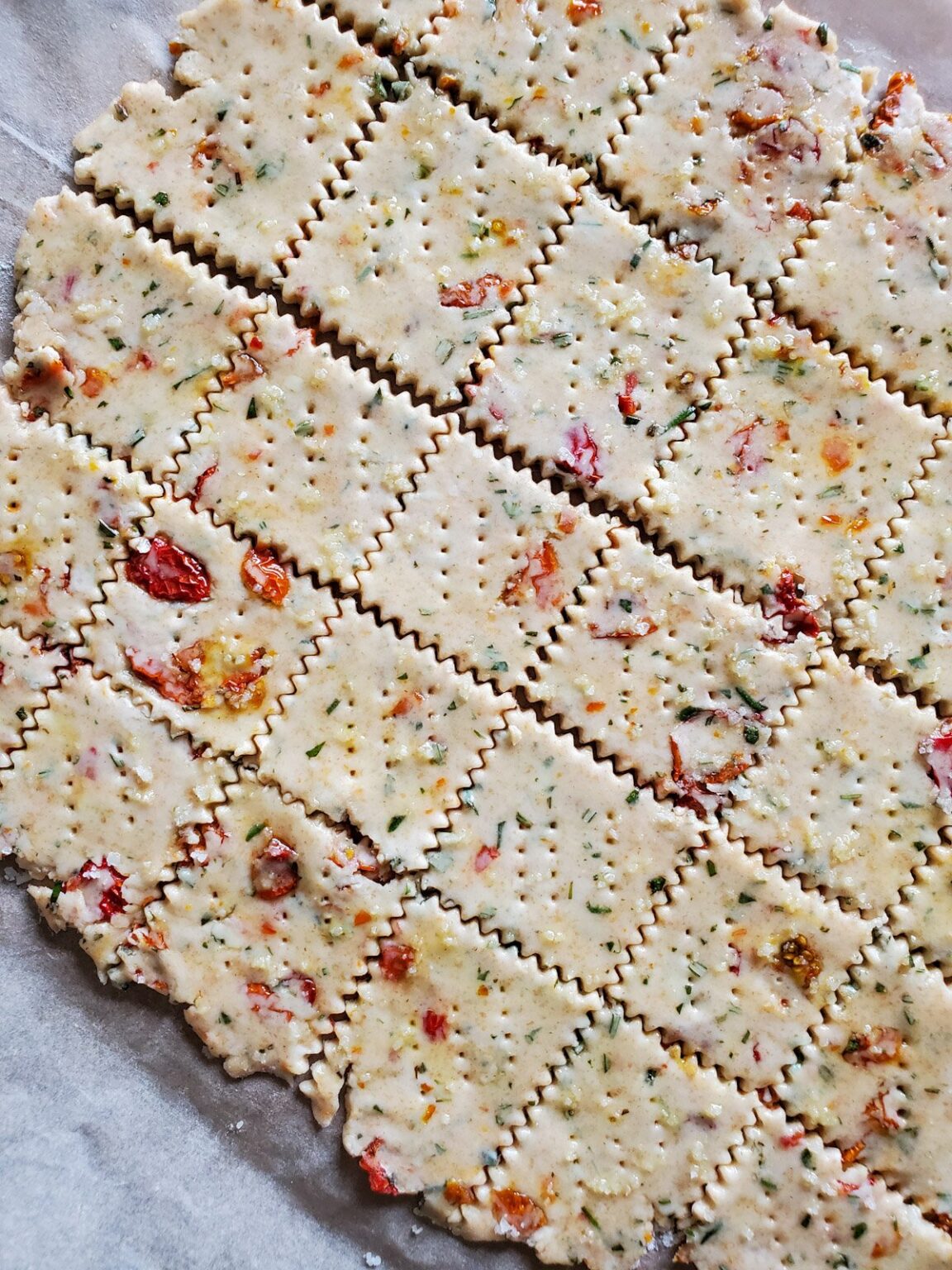 Easy Sourdough Discard Crackers Recipe (Optional Cheese or Herbs ...