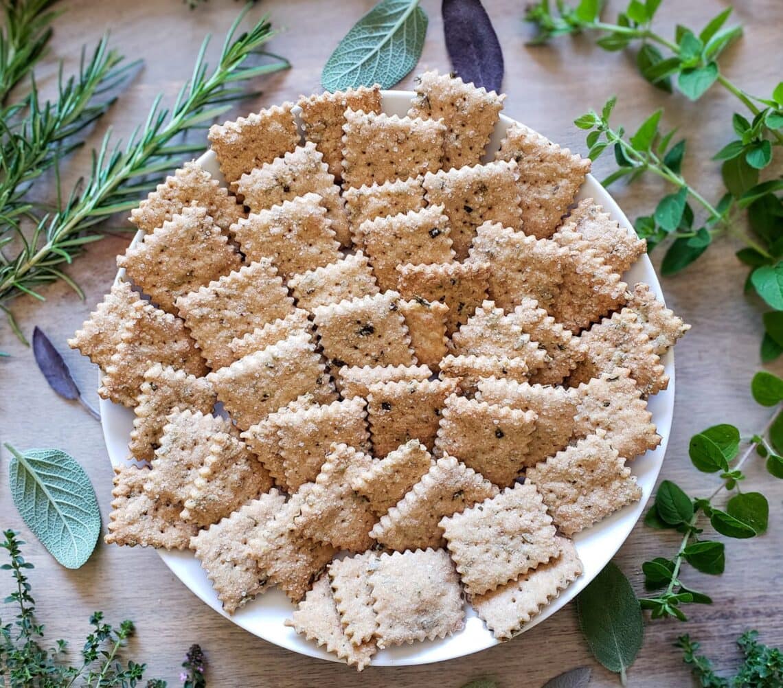 Easy Sourdough Discard Crackers Recipe (Optional Cheese or Herbs ...